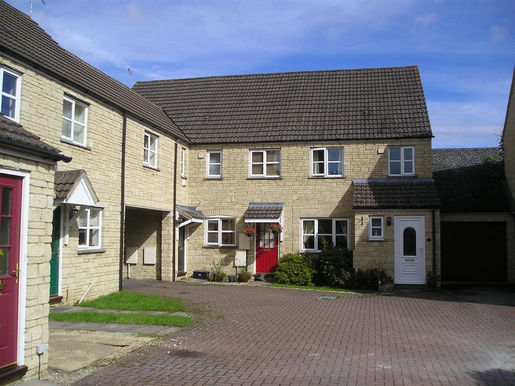 2 bed terraced house to rent in Swansfield, Lechlade GL7, £950 pcm - Zoopla