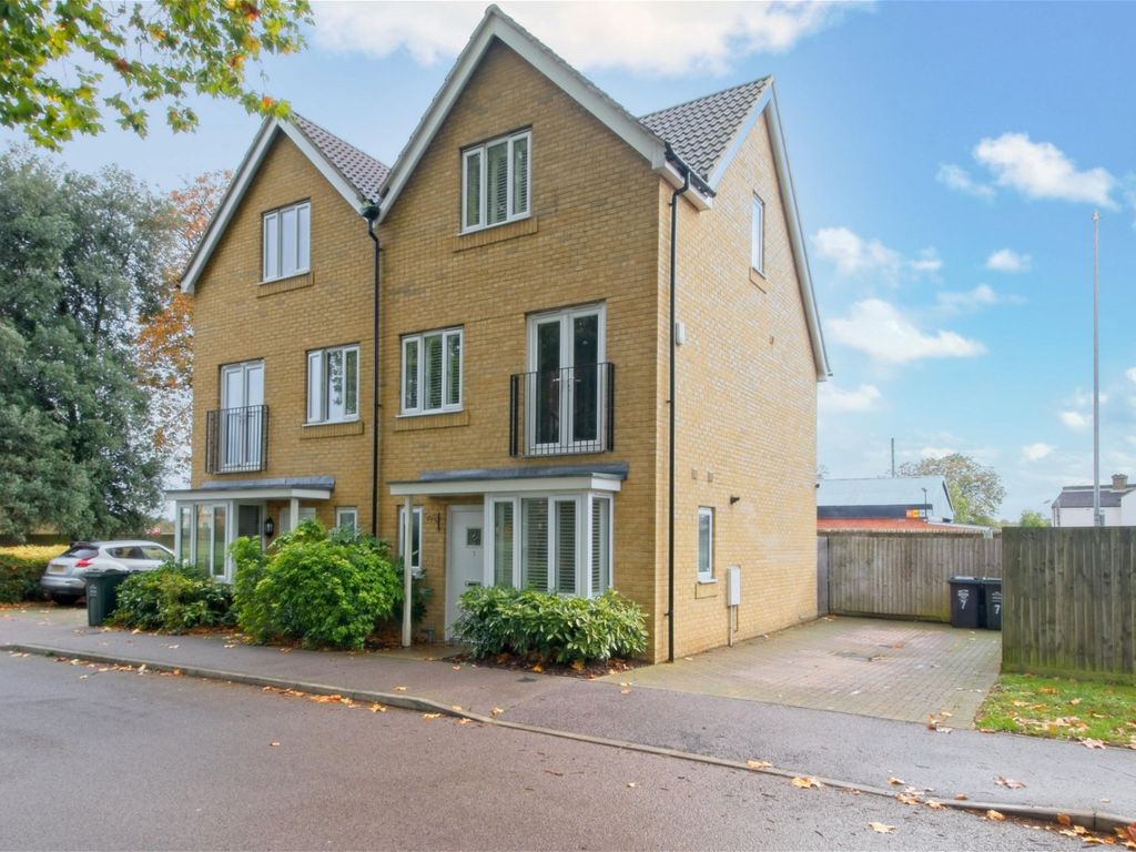 3 Bed Semi Detached House For Sale In Martin Drive Stone Dartford Da2