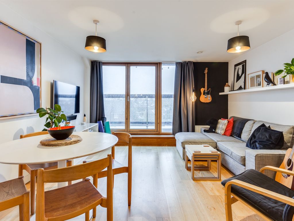 2 bed flat for sale in Navigation Walk, Wakefield WF1 - Zoopla