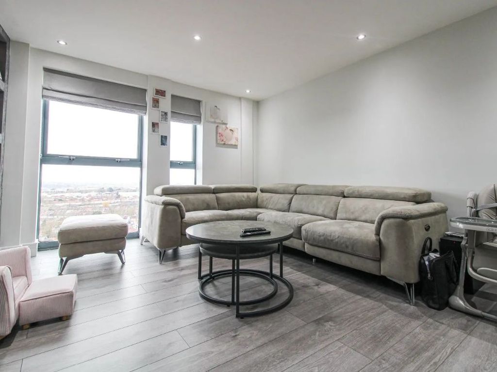 2 bed flat to rent in 2 Bedroom Flat, City House, Croydon CR0 - Zoopla