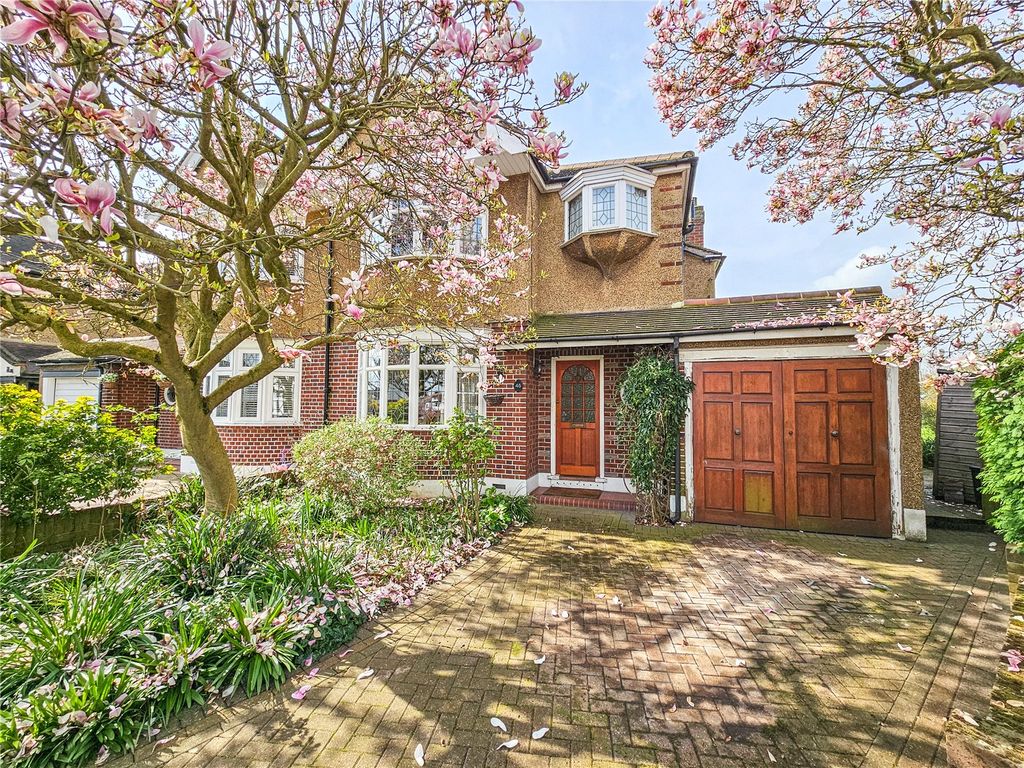3 Bed Semi Detached House For Sale In Roslyn Gardens Gidea Park Rm2 £