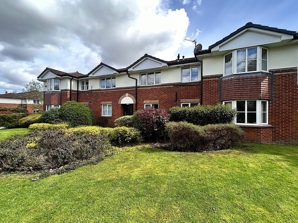 2 bed flat for sale in Pinewood Road, Wilmslow SK9, £190,000 - Zoopla