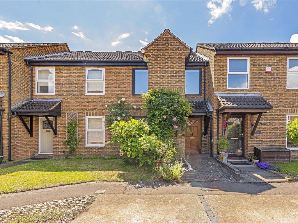 3 bed terraced house for sale in Rumsey Close, Hampton TW12 - Zoopla