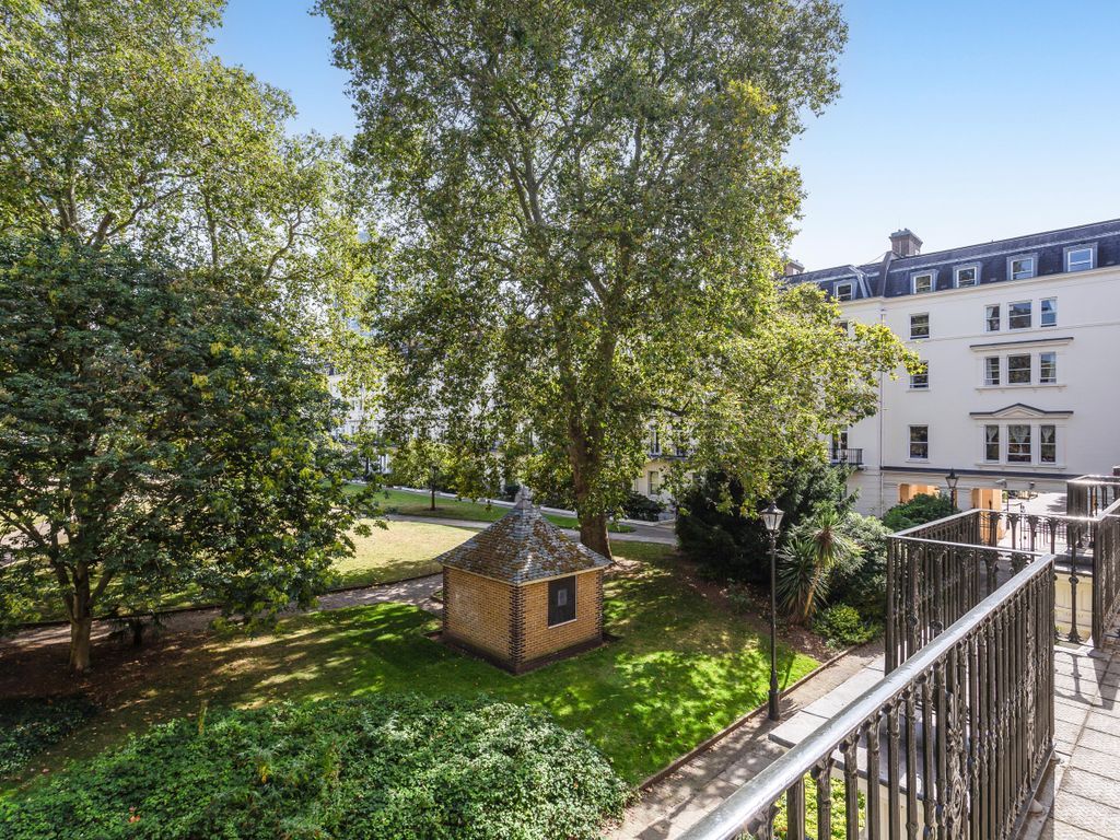 2 bed maisonette for sale in Drummond Gate, London SW1V, £1,650,000 ...
