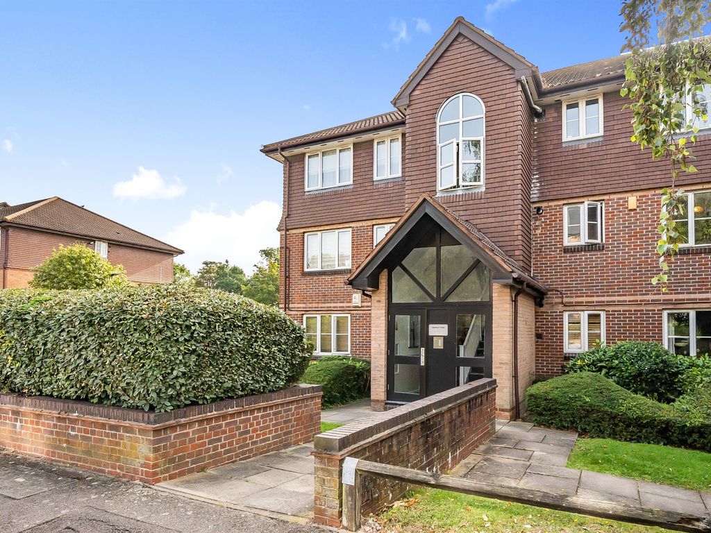 2 bed flat for sale in Waverley Road, Enfield EN2, £350,000 - Zoopla