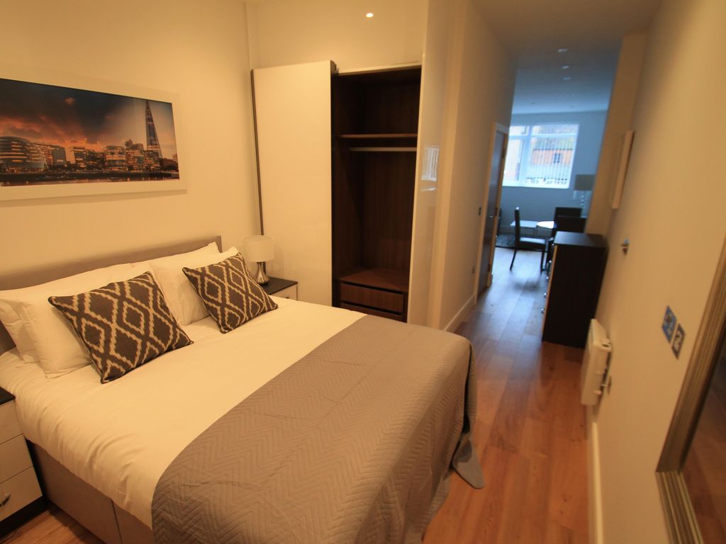 Studio to rent in Flowers Way, Luton LU1, £850 pcm - Zoopla