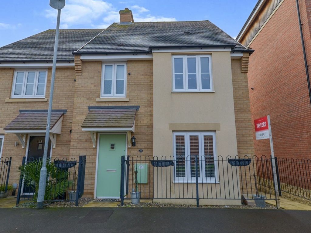 3 Bed Semi Detached House For Sale In Anderson Road Biggleswade