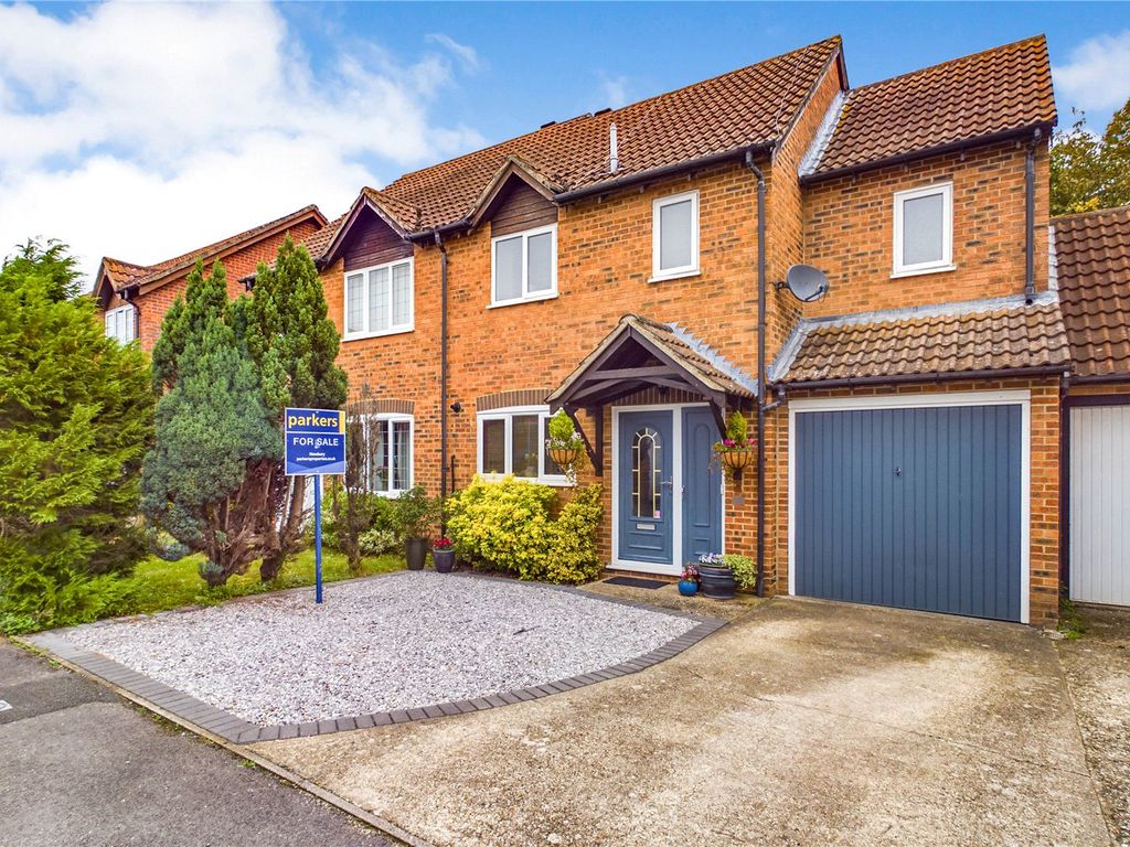 3 Bed Semi Detached House For Sale In Wheelers Green Way Thatcham