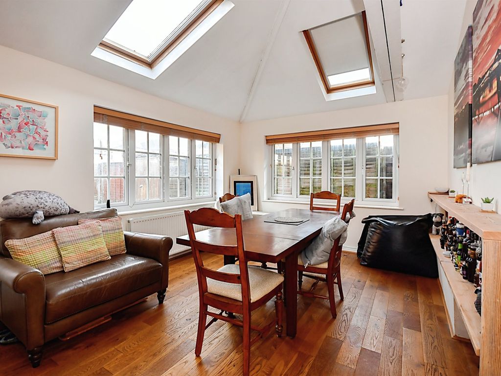2 bed flat for sale in Gerald Road, Winton, Bournemouth BH3 - Zoopla
