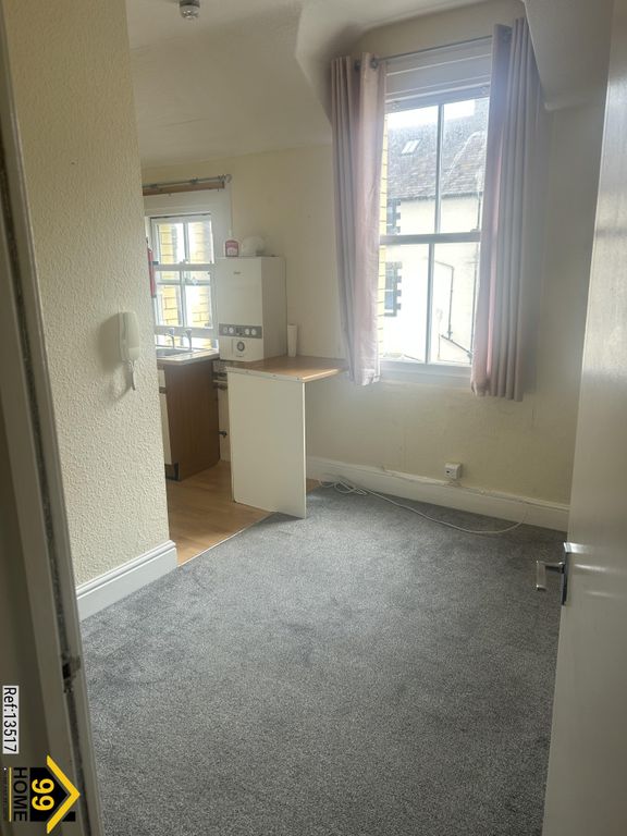 1 bed flat to rent in 2 Rhiw Bank Avenue, Colwyn Bay, Conwy LL29, £520 ...