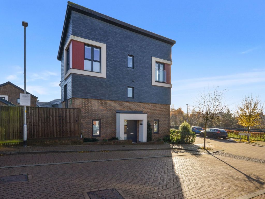 5 bed town house for sale in Pavilion View, Ashford TN23, £445,000 - Zoopla