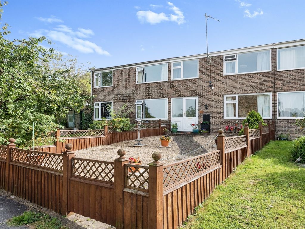 3 Bed Terraced House For Sale In Winston Crescent Brackley Nn13 £