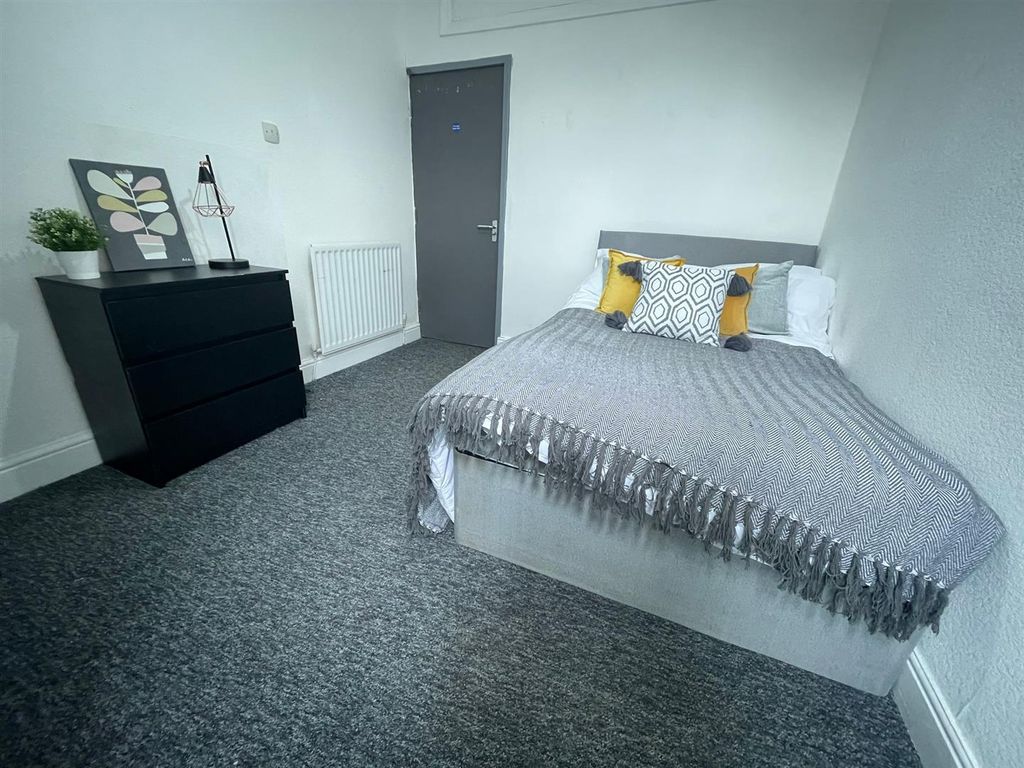 Room to rent in Room 3, Gordon Street, Coventry CV1, £460 pcm - Zoopla