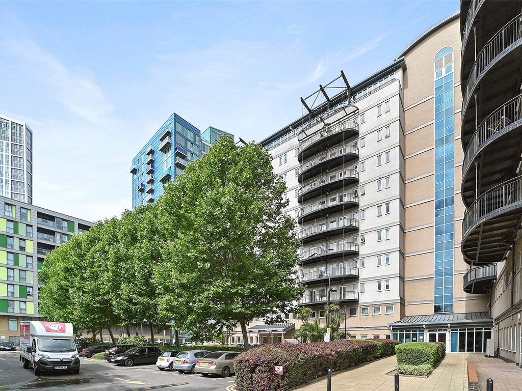 3 bed flat to rent in High Street, Stratford, London E15, £2,250 pcm ...