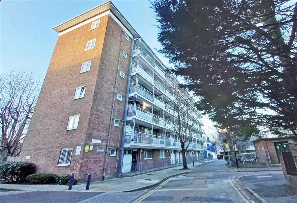 3 bed flat for sale in Whitmore Estate, London N1, £310,000 - Zoopla