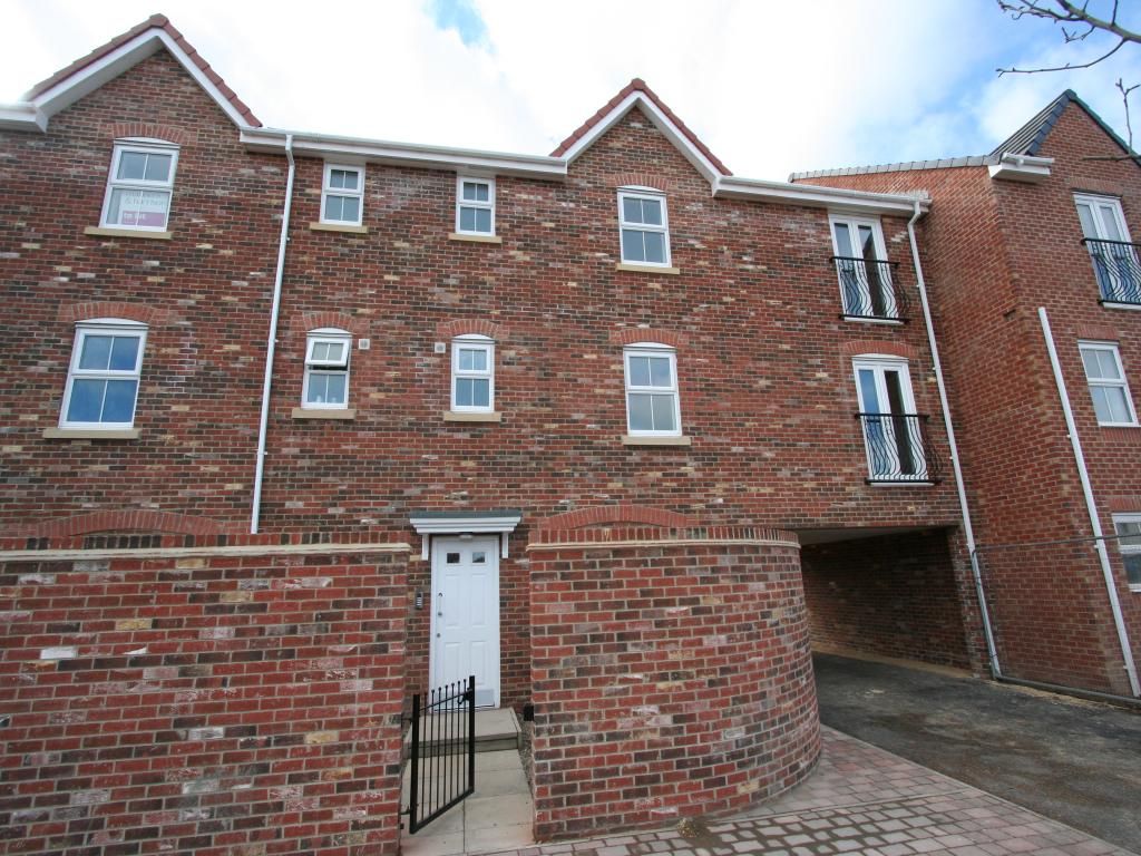 2 bed flat to rent in Raby Road, Hartlepool, Cleveland TS24, £550 pcm ...