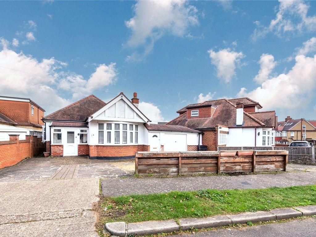 3 bed bungalow for sale in Parkside Crescent, Surbiton KT5, £799,950 ...