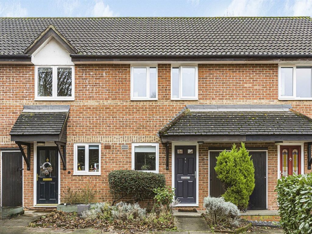 2 Bed Terraced House For Sale In Fallow Rise Hertford Sg13 £375 000