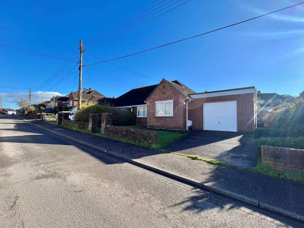 3 bed bungalow for sale in Branscombe Road, Tiverton, Devon EX16, £ ...