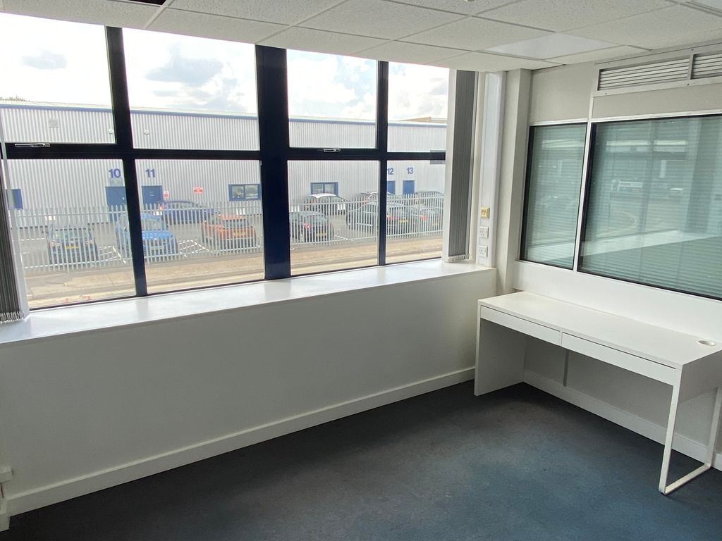 Office to let in West Road, Harlow CM20, £3,600 pa - Zoopla