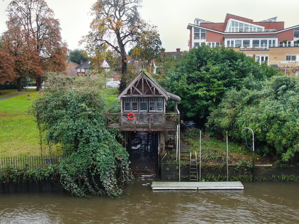 1 bed town house for sale in Manor Road, Teddington TW11, £450,000 - Zoopla