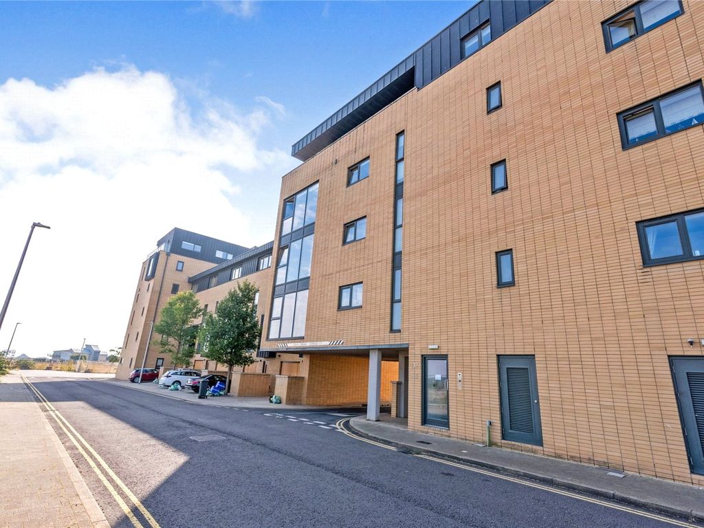 2 bed flat for sale in Empire Way, Cardiff CF11 - Zoopla