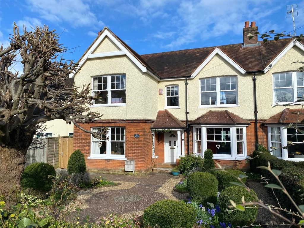 4 Bed Semi Detached House For Sale In London Road Dunton Green