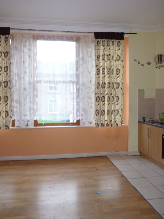 2 bed flat to rent in North Street, Keighley BD21, £440 pcm - Zoopla