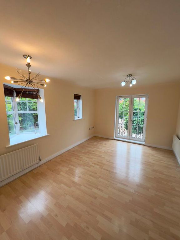 2 bed flat to rent in Seaton Square, London NW7, £1,900 pcm - Zoopla