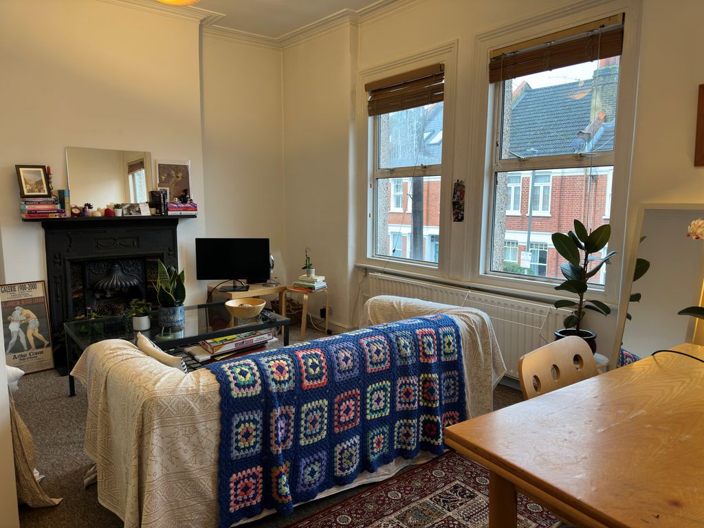 2 bed flat to rent in Coverton Road, London SW17, £1,950 pcm - Zoopla