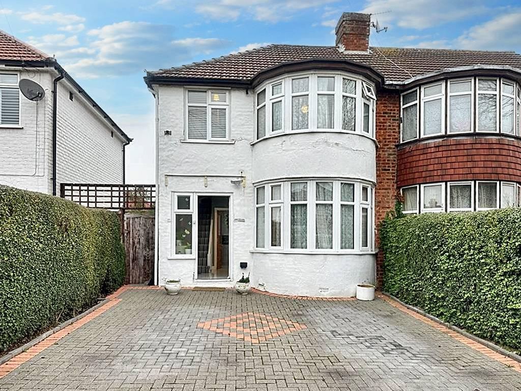 3 Bed Semi Detached House To Rent In Reading Road Northolt Ub5 £2 200