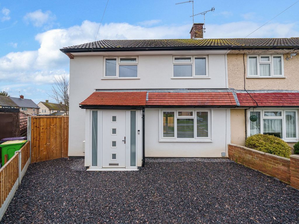 3 Bed Semi Detached House For Sale In Tylney Avenue Rochford Ss4 £