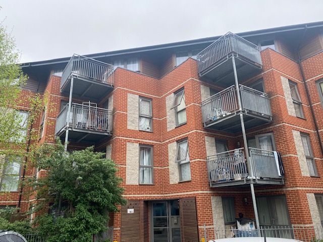 2 bed flat to rent in Lewin Terrace, Feltham TW14 - Zoopla