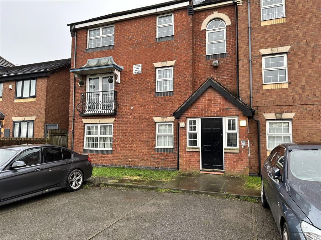 2 bed flat to rent in Francine Close, Liverpool L3, £750 pcm - Zoopla