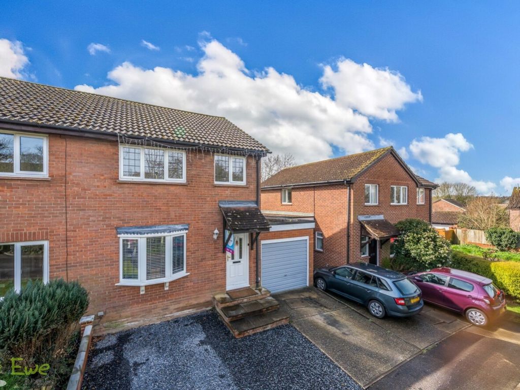 3 Bed Semi Detached House For Sale In Mortimer Gardens Tadley