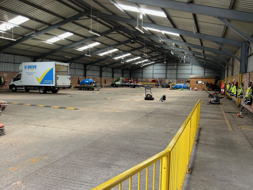 Warehouse to let in Beef Barn & Offices, Unit 65, Coursers Farm ...