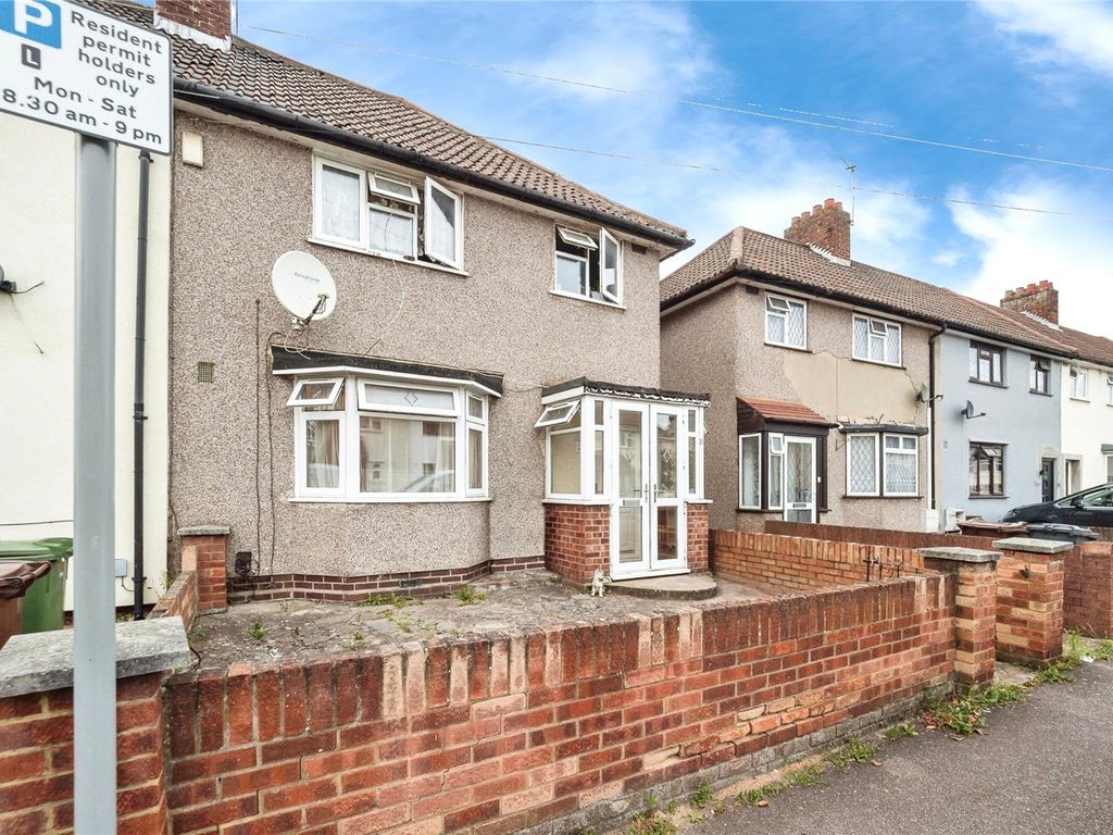 3 Bed End Terrace House For Sale In Sutton Road Barking Ig11 £425 000