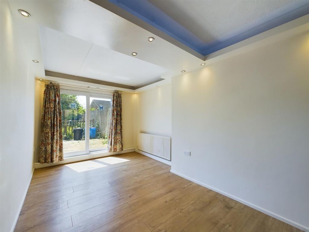 3 bed end terrace house for sale in Radstock Way, Merstham RH1 - Zoopla