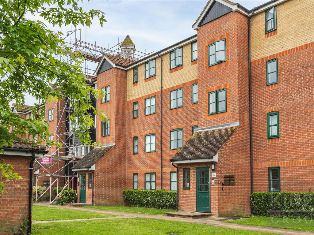 1 bed flat for sale in Colgate Place, Enfield EN3, £229,995 - Zoopla