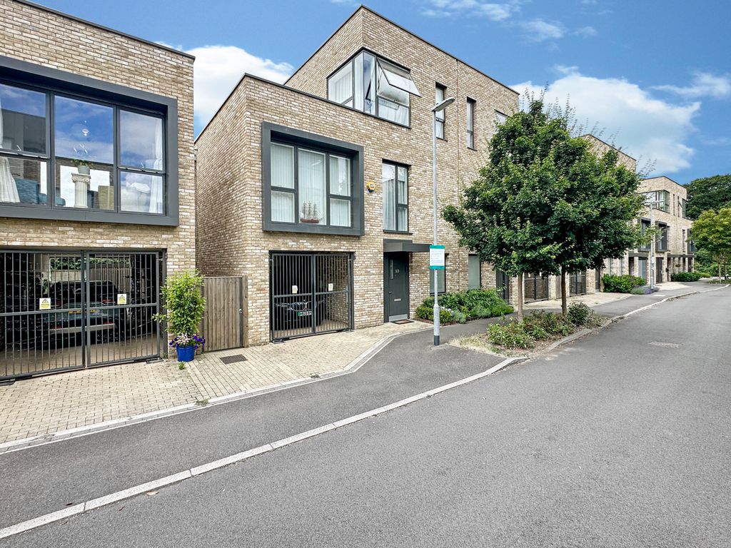 4 bed semi-detached house to rent in Windmill Drive, Trumpington ...