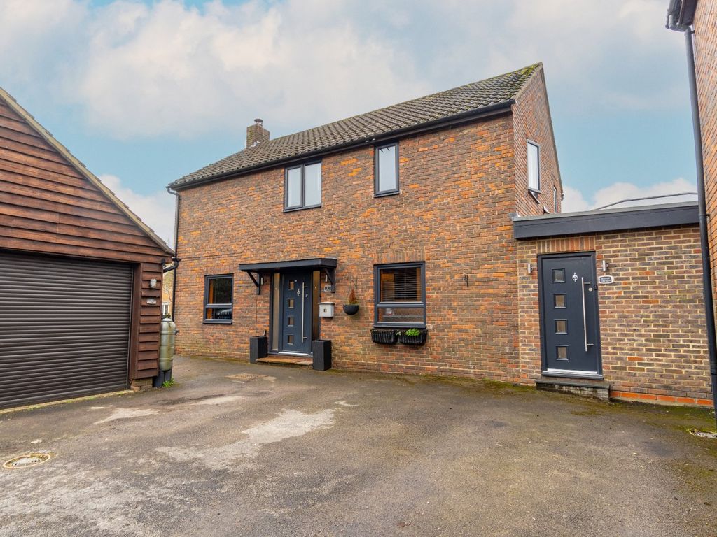 4 bed detached house for sale in Pages Close, Bishop's Stortford CM23 ...