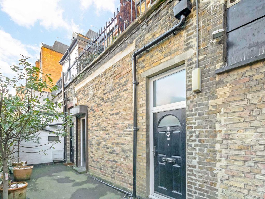 2 bed flat to rent in North End Road, Fulham, London SW6, £2,396 pcm ...