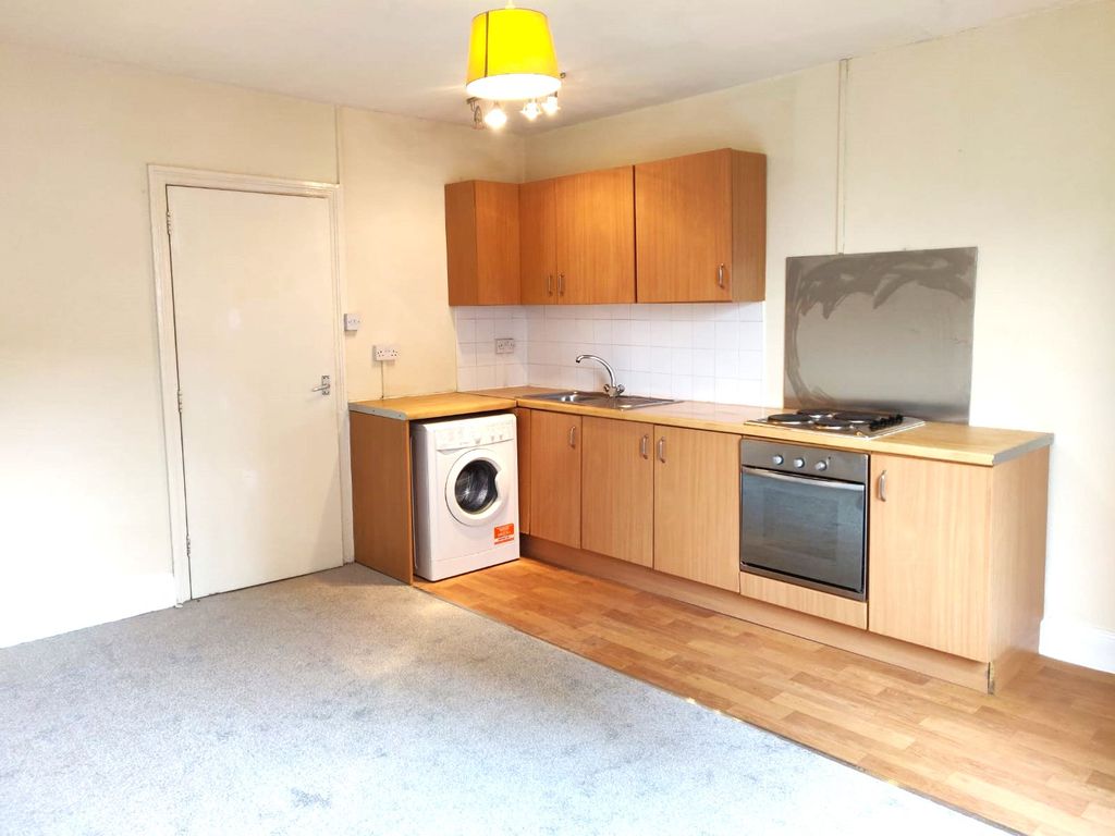 1 bed flat to rent in Copplestone Drive, Exeter EX4, £1,040 pcm - Zoopla