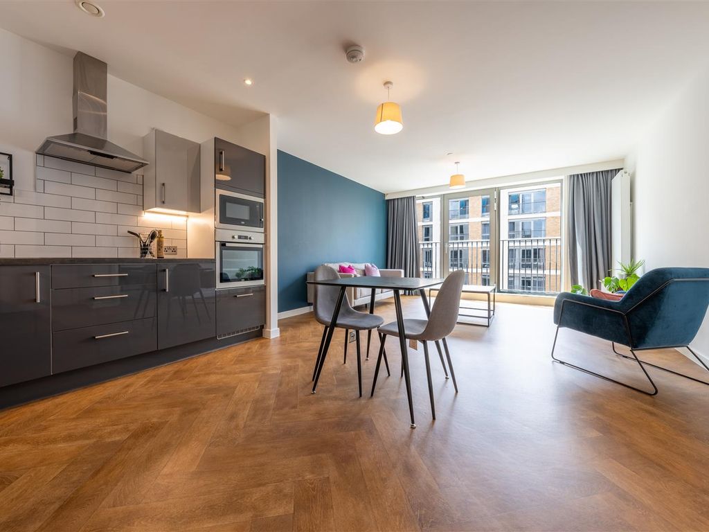 1 bed flat to rent in Broadside, Manchester M4, £1,300 pcm - Zoopla