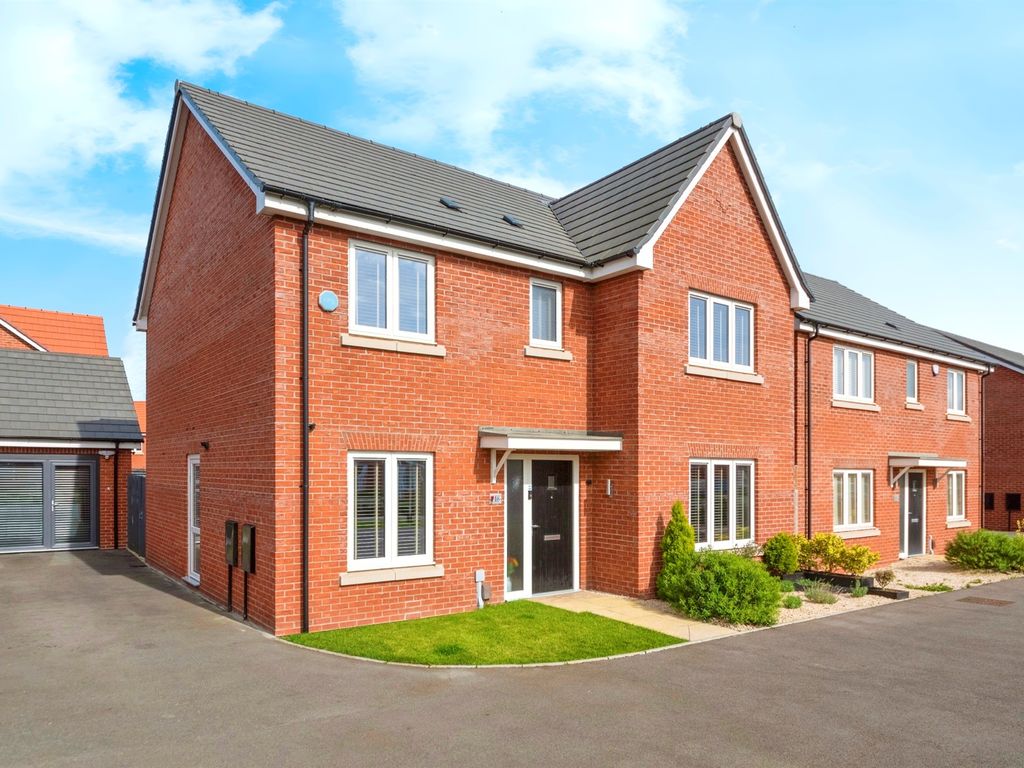 4 bed detached house for sale in Raddle Way, Middlebeck, Newark NG24, £ ...