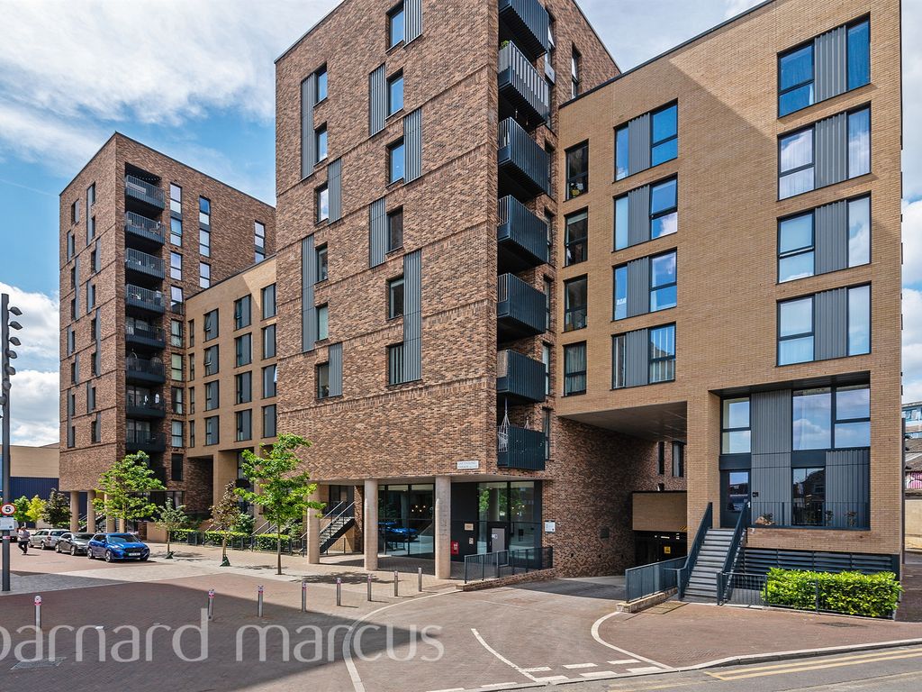 1 bed flat for sale in Greyhound Parade, London SW17, £435,000 - Zoopla