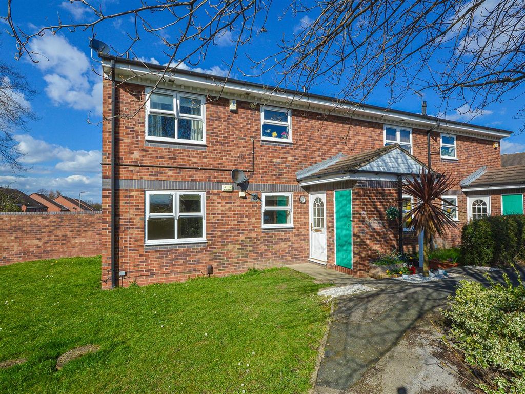 2 bed flat for sale in Howden Way, East Moor, Wakefield WF1 - Zoopla