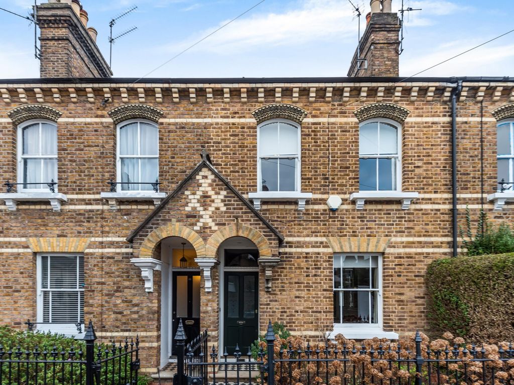 2 bed terraced house for sale in The Mount, Reading, Berkshire RG1 - Zoopla