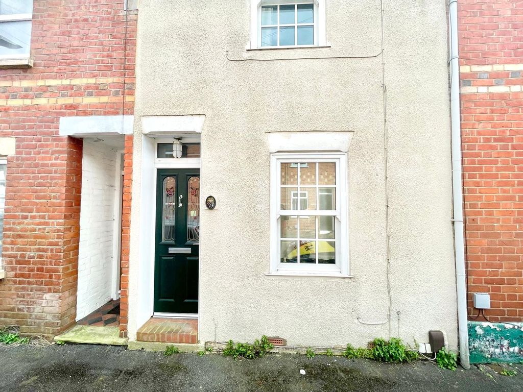 2 bed terraced house to rent in Garnet Street, Reading, Berkshire RG1, £1,350 pcm - Zoopla
