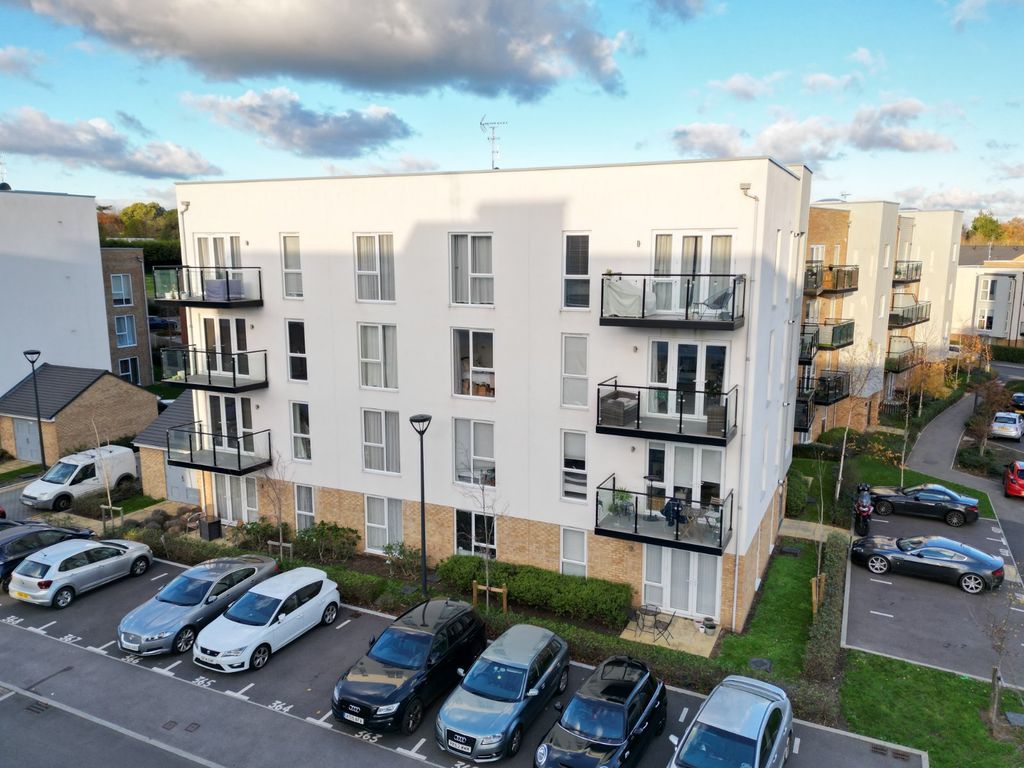 2 bed flat for sale in Hawker Drive, Addlestone, Surrey KT15 - Zoopla